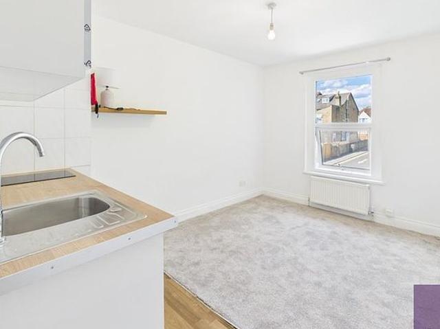 1 bedroom flat in London