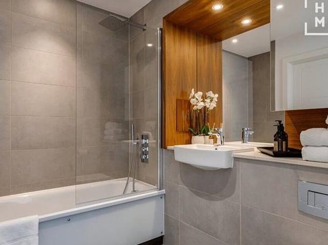 1 bedroom flat in London