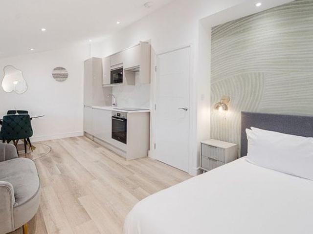 1 bedroom flat in London