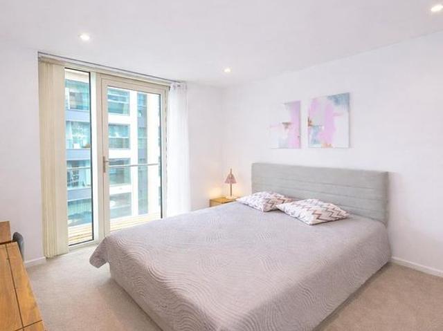 1 bedroom flat in London