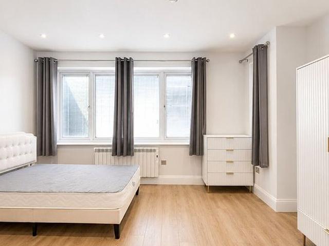 1 bedroom flat in London