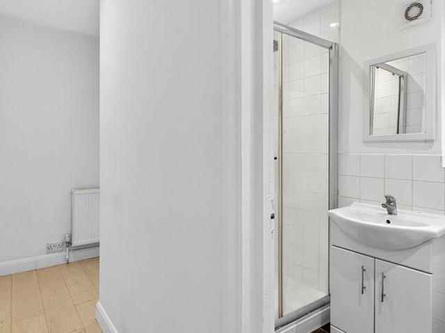 1 bedroom flat in London