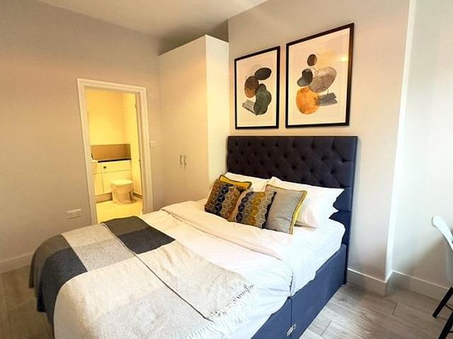 1 bedroom flat in London
