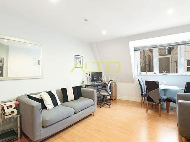 1 bedroom flat in London