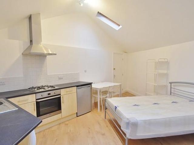 1 bedroom flat in London