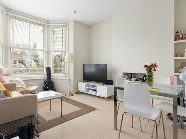 1 bedroom flat in London