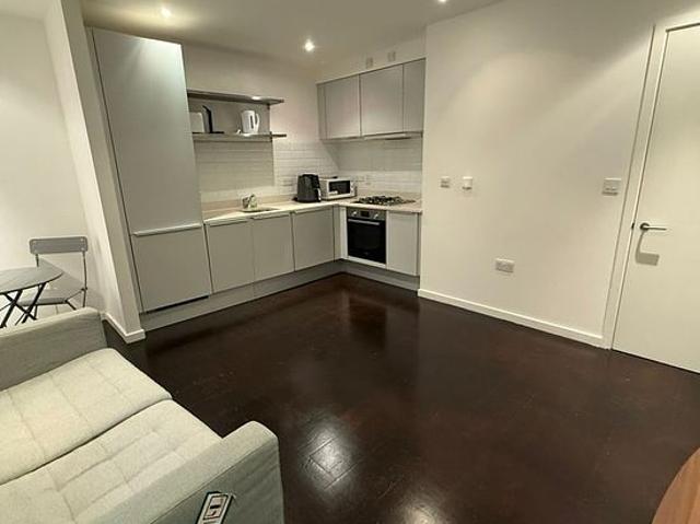 1 bedroom flat in London