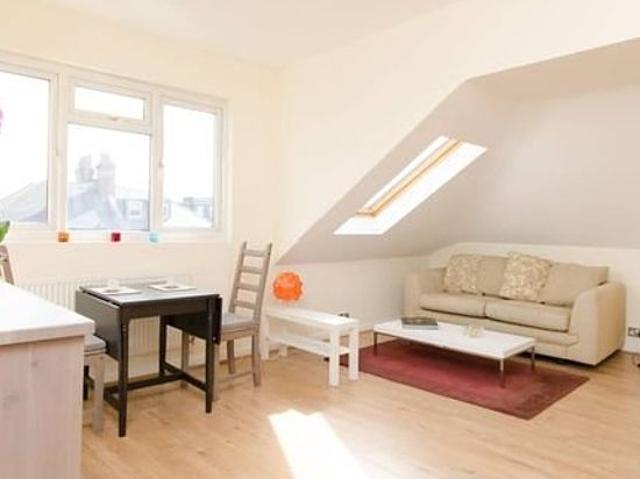1 bedroom flat in London
