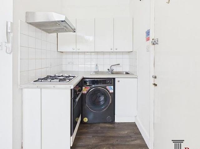 1 bedroom flat in London
