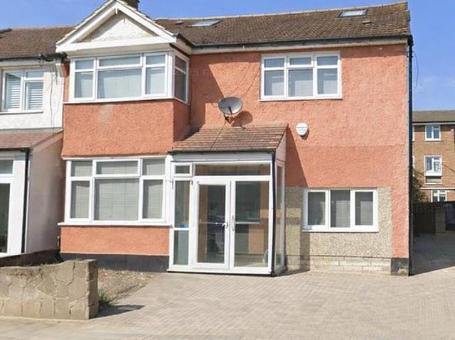 1 bedroom flat in London