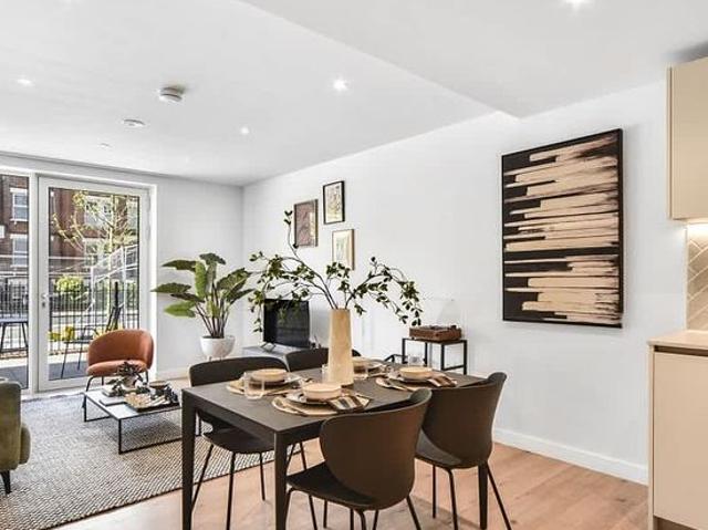 1 bedroom flat in London