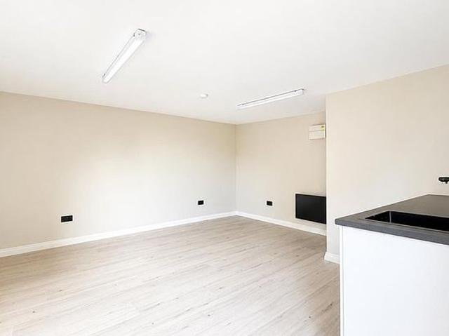 1 bedroom flat in London