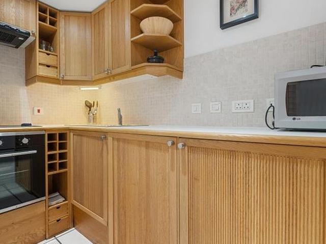 1 bedroom flat in London