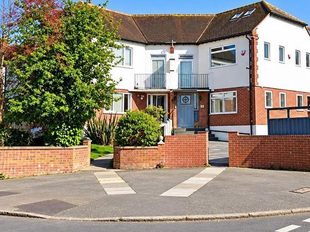 1 bedroom flat in London
