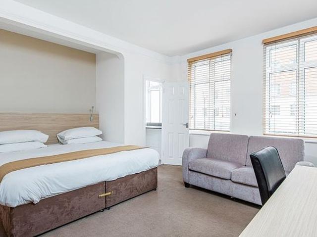 1 bedroom flat in London