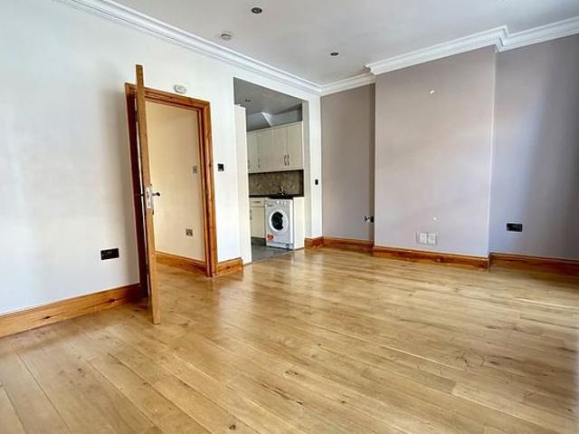 1 bedroom flat in London