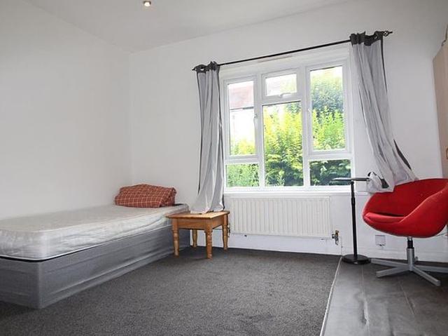 1 bedroom flat in London