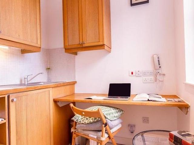 1 bedroom flat in London