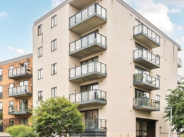 1 bedroom flat in London