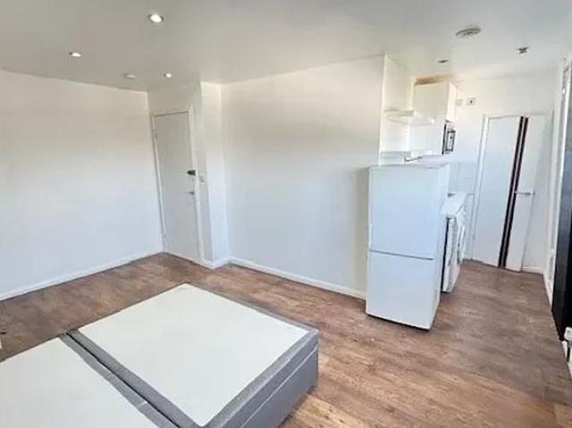 1 bedroom flat in London