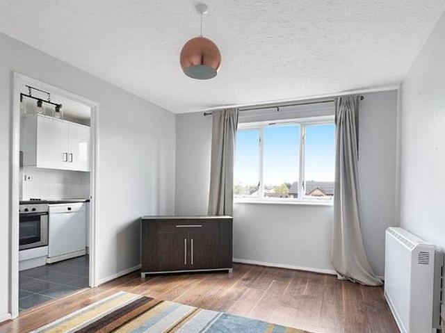 1 bedroom flat in London