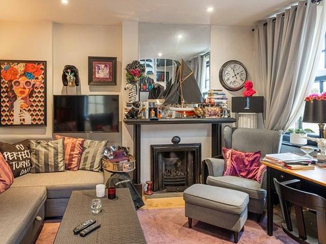 1 bedroom flat in London