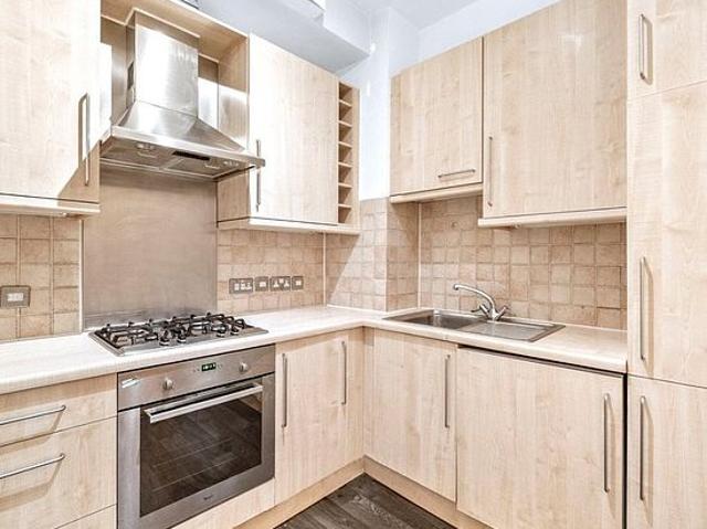 1 bedroom flat in London