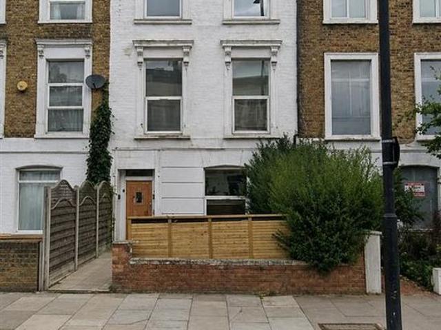 1 bedroom flat in London