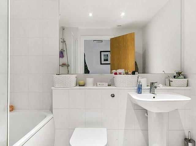 1 bedroom flat in London