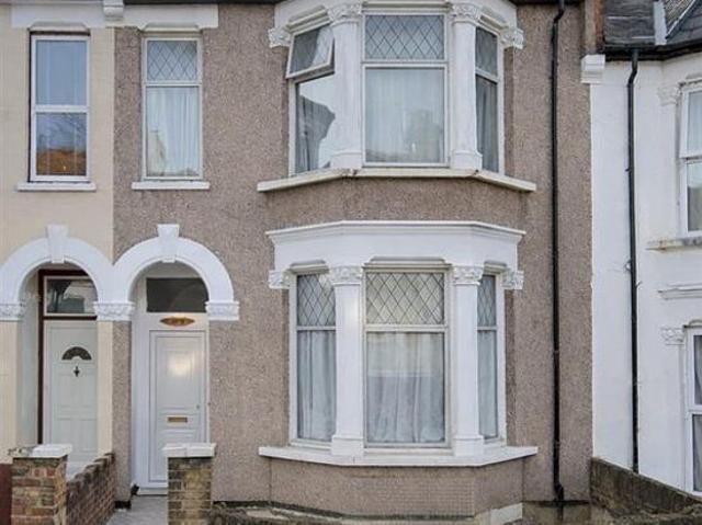 1 bedroom flat in London