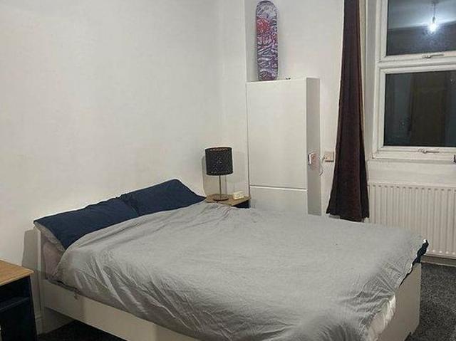 1 bedroom flat in London