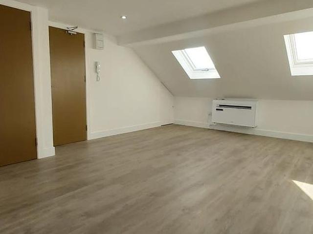 1 bedroom flat in London
