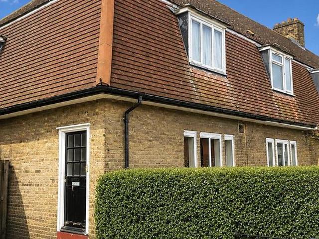 1 bedroom flat in London