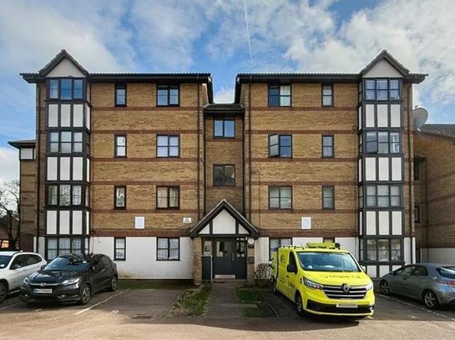 1 bedroom flat in London