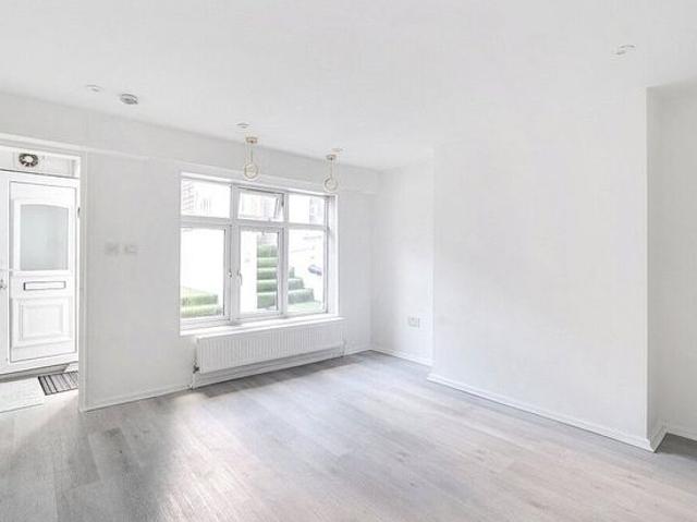 1 bedroom flat in London