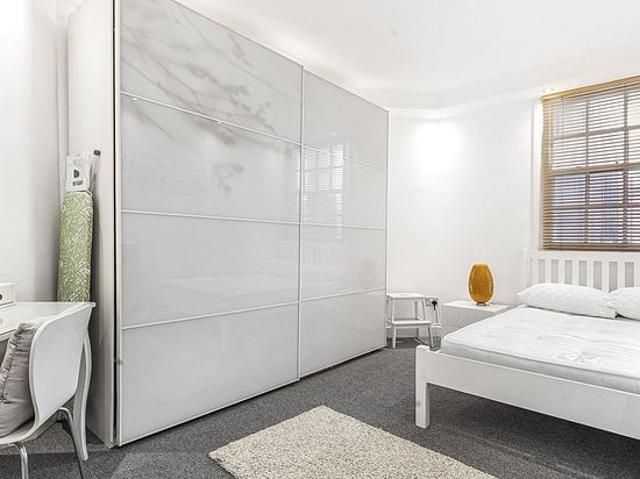 1 bedroom flat in London