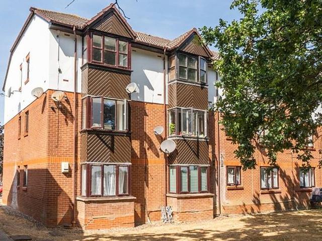 1 bedroom flat in London