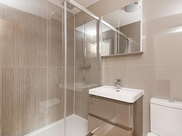 1 bedroom flat in London