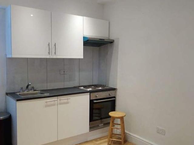 1 bedroom flat in London