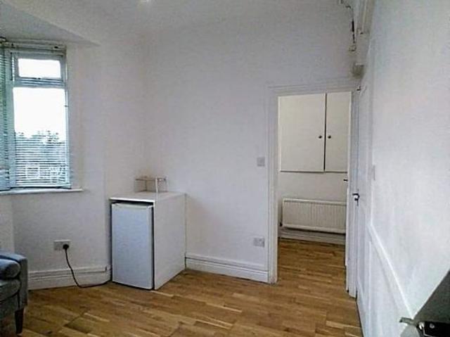 1 bedroom flat in London