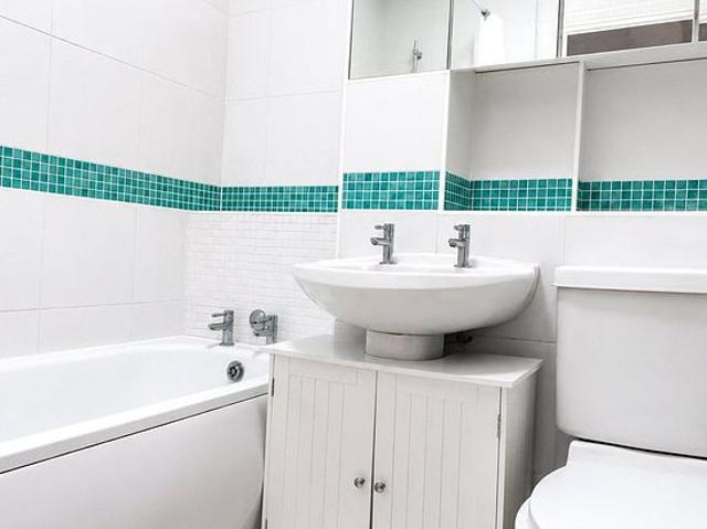 1 bedroom flat in London