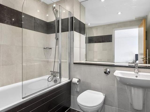 1 bedroom flat in London