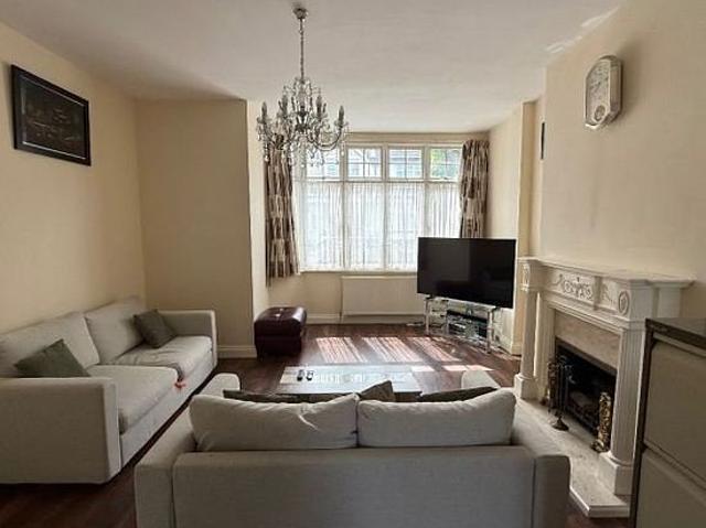 1 bedroom flat in London