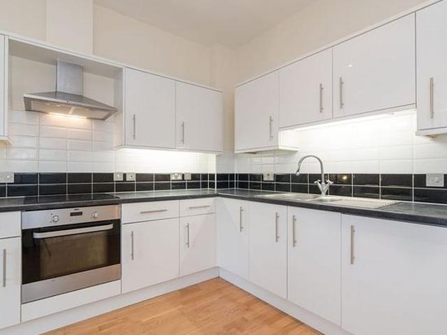 1 bedroom flat in London