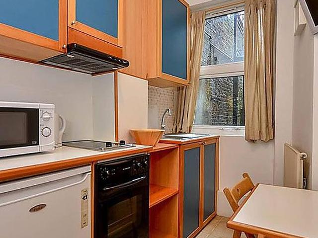 1 bedroom flat in London
