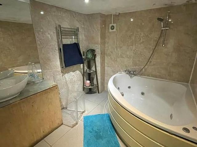 1 bedroom flat in London