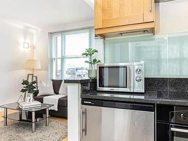 1 bedroom flat in London