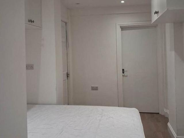 1 bedroom flat in London