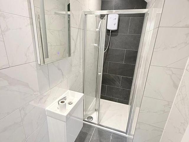 1 bedroom flat in London