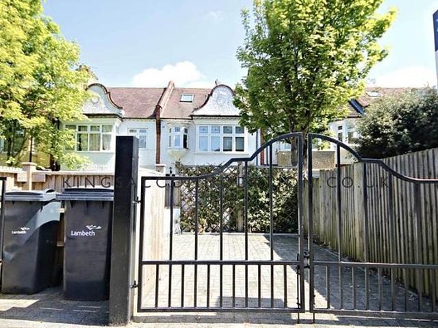 1 bedroom flat in London